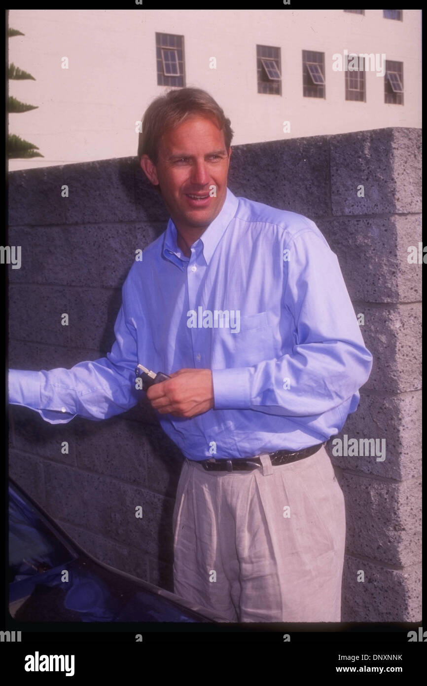 Kevin costner mit datum -Fotos und -Bildmaterial in hoher Auflösung – Alamy