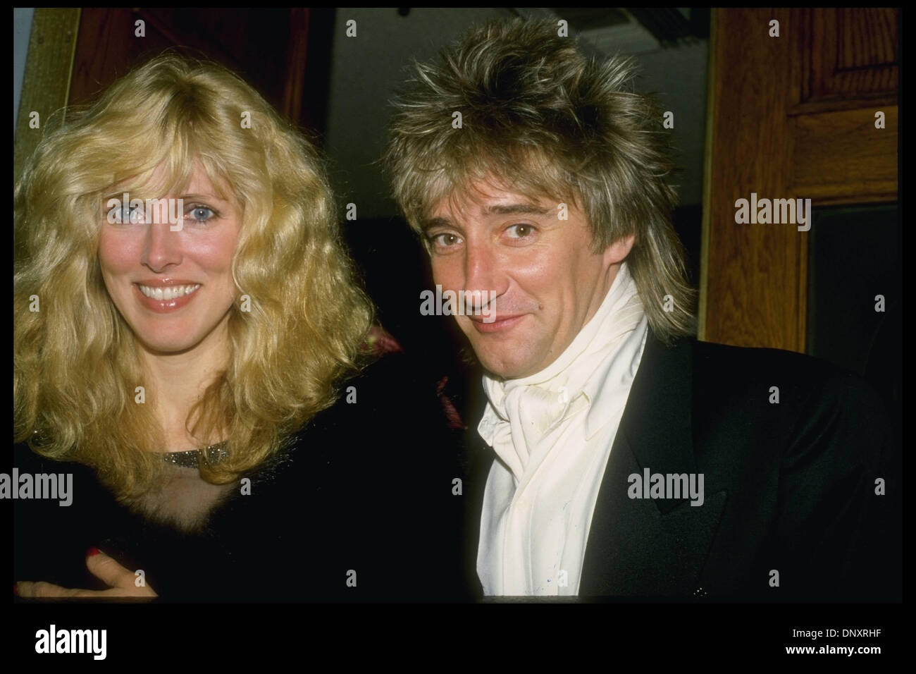 Hollywood, Kalifornien, USA; ROD STEWART und ALANA HAMILTON sind in ...
