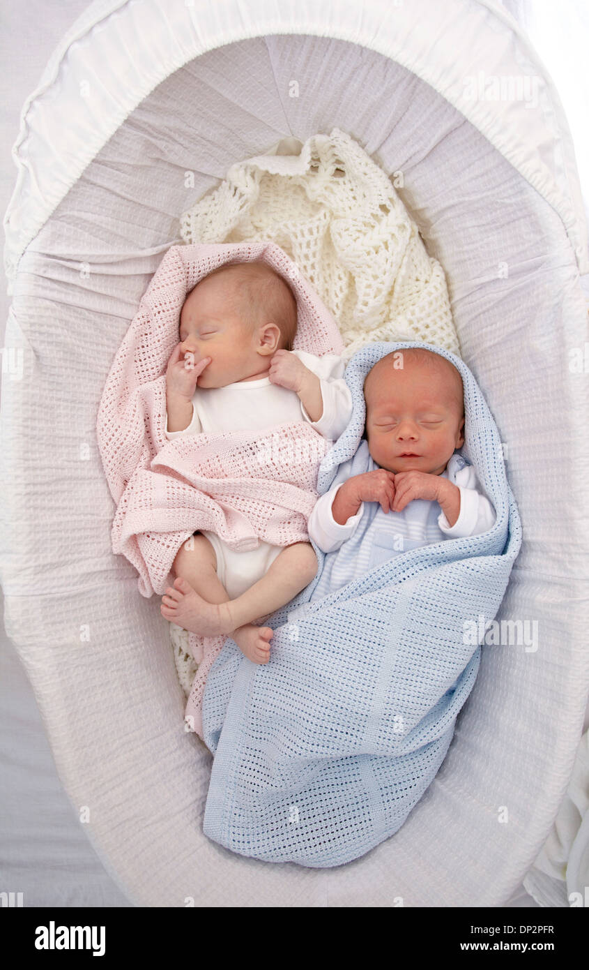 Twins zwillinge -Fotos und -Bildmaterial in hoher Auflösung – Alamy