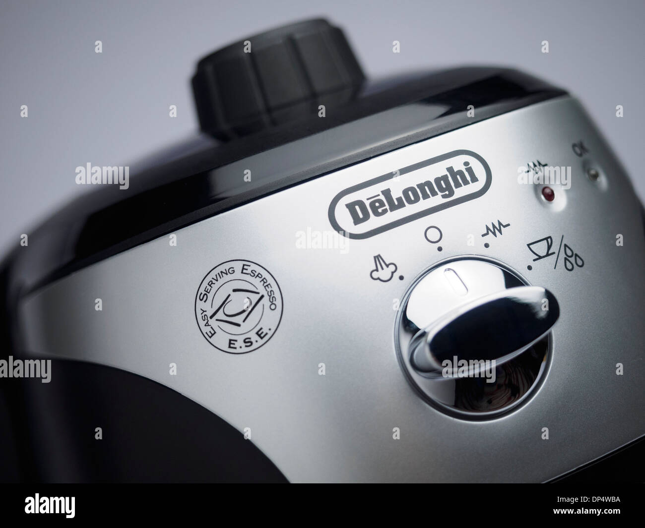 Delonghi kaffeemaschinen -Fotos und -Bildmaterial in hoher Auflösung ...