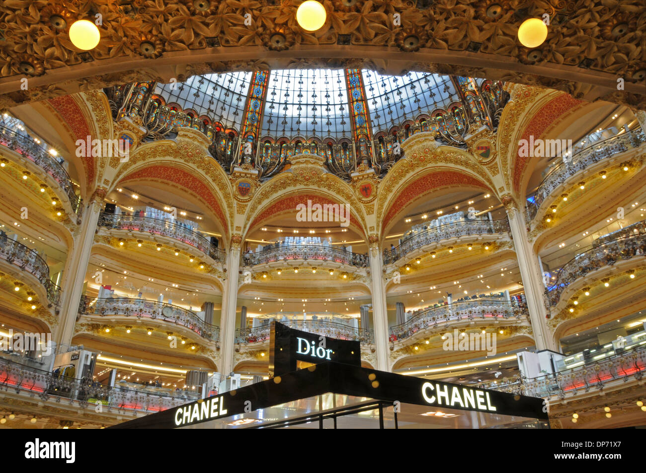 Galeries Lafayette, Boulevard Haussmann, Paris, Frankreich Stockfotografie - Alamy