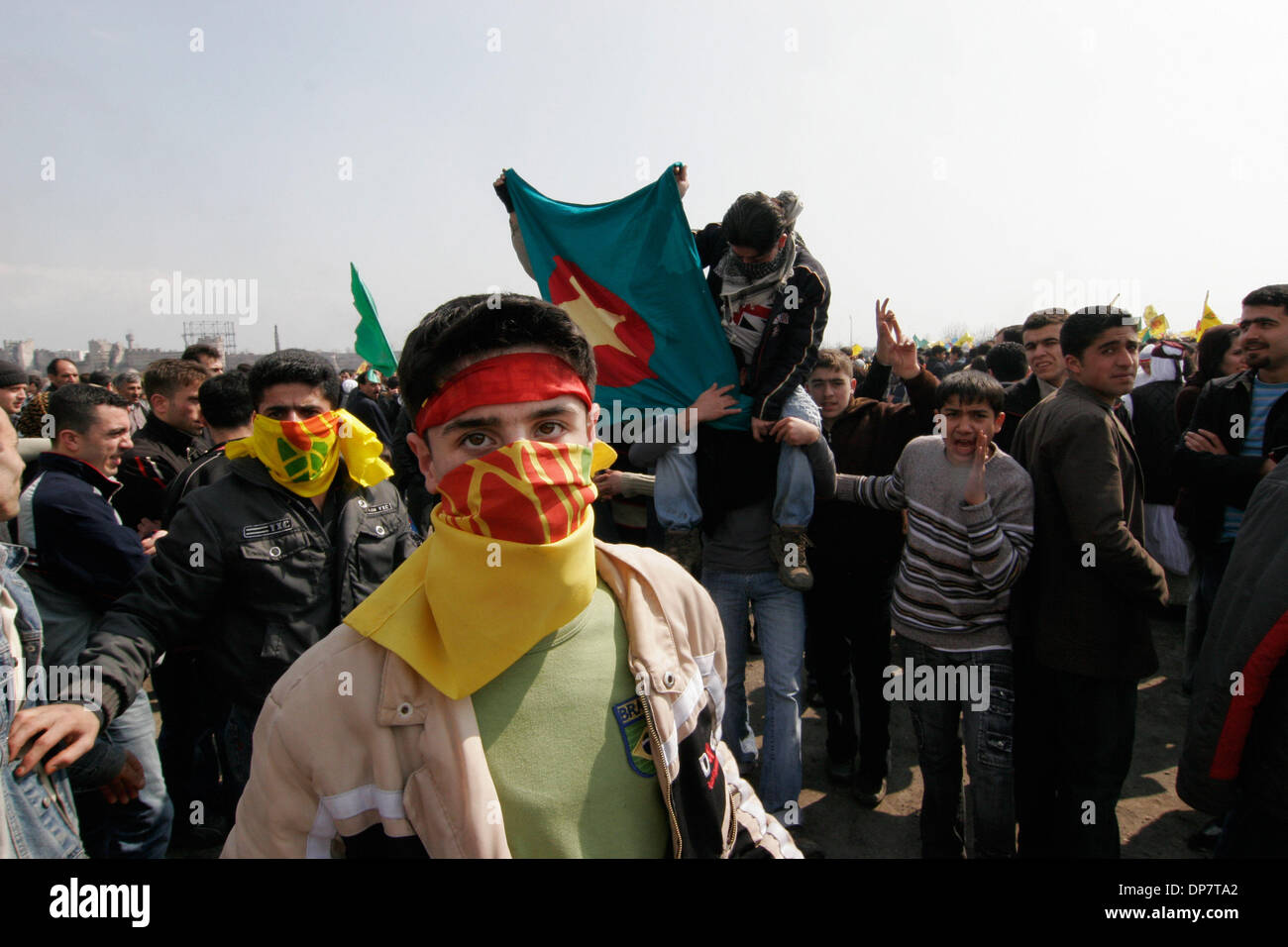 3. März 2006; Istanbul, Türkei; Türkische Kurden schreien "Biji Serok ...