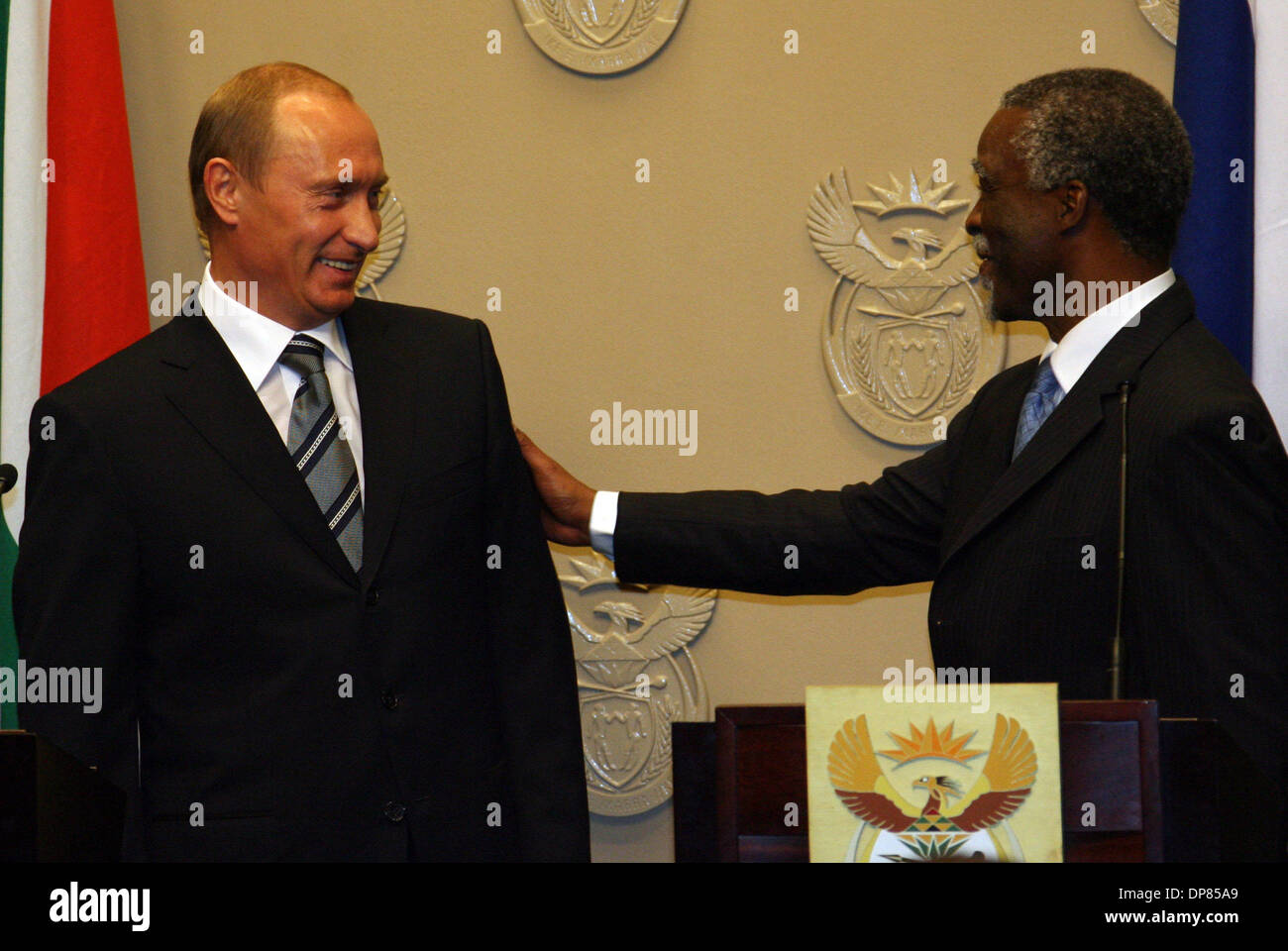 Vladimir Putin und Thabo Mbeki.Russian Präsidenten Vladimir Putin, beim ...