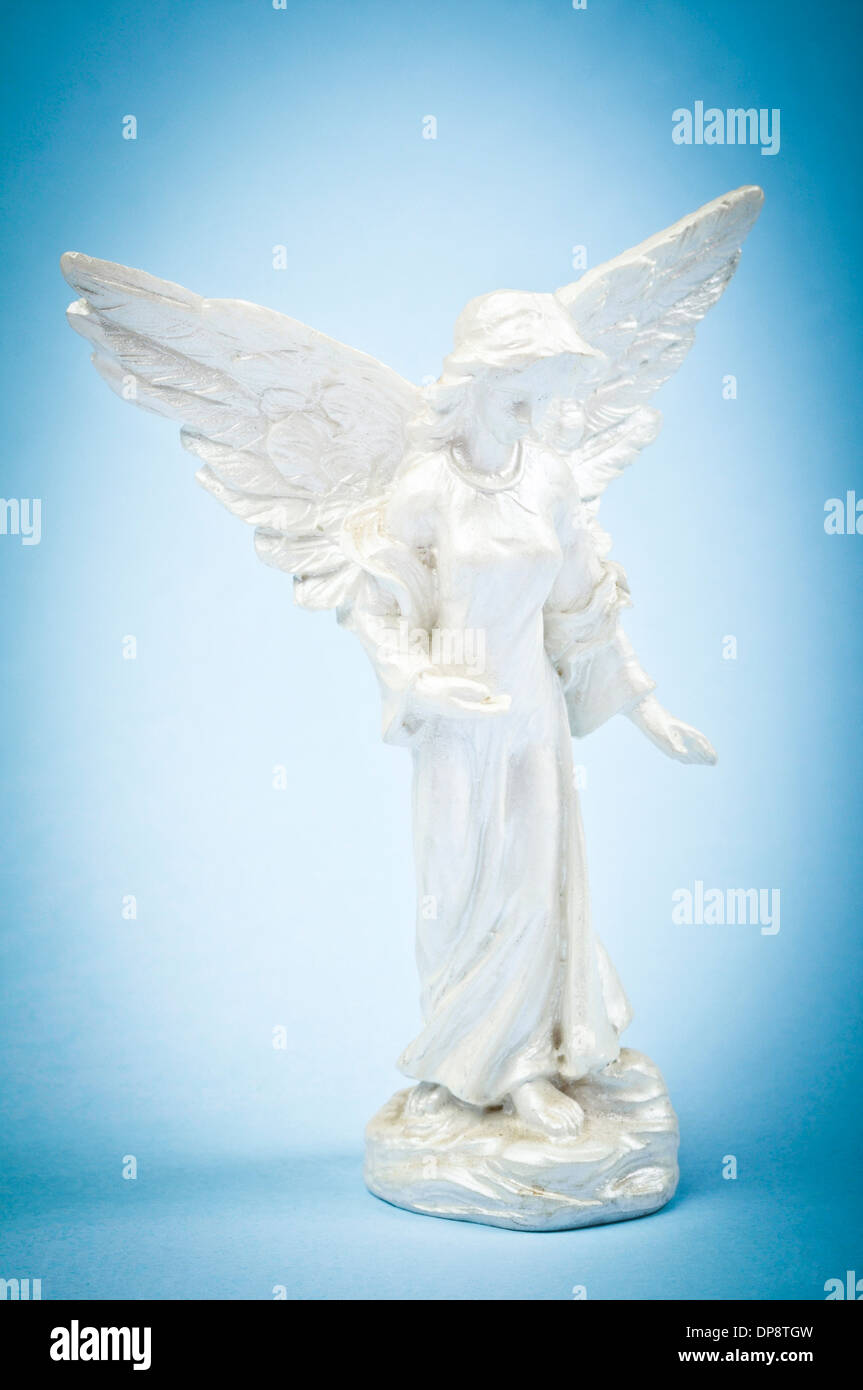 Angel statuette -Fotos und -Bildmaterial in hoher Auflösung – Alamy