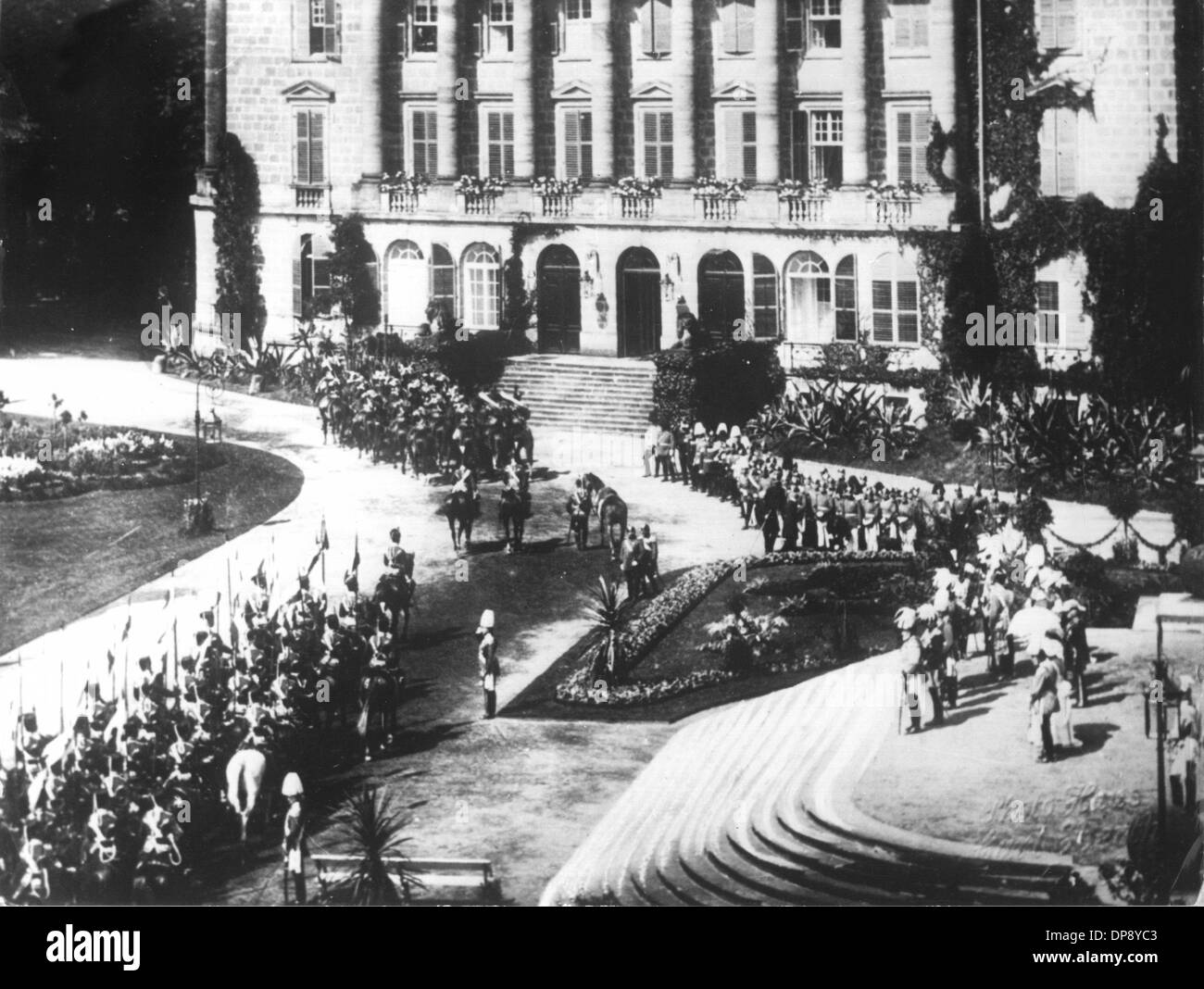 Kaiser Wilhelm II. (R) und sein Gast, britischen König Edward VII. (l ...