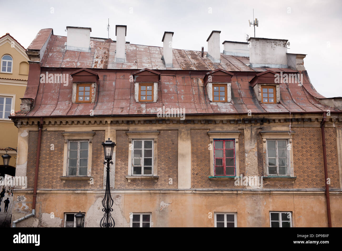 Attic roof -Fotos und -Bildmaterial in hoher Auflösung – Alamy