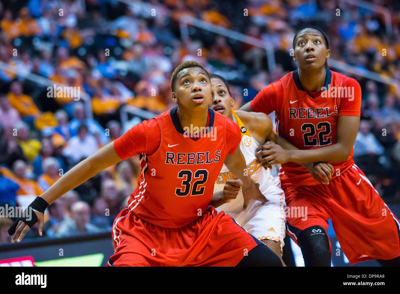 Knoxville, TN, USA. 9. Januar 2014. 9. Januar 2014:Tia Faleru #32 und ...