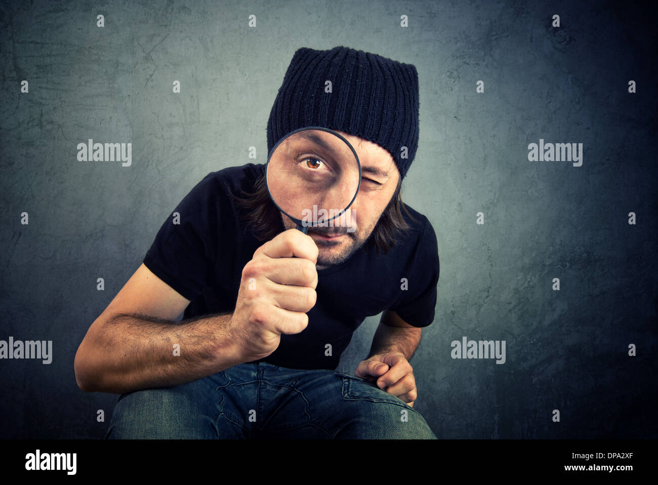 Blick auf die lupe -Fotos und -Bildmaterial in hoher Auflösung – Alamy