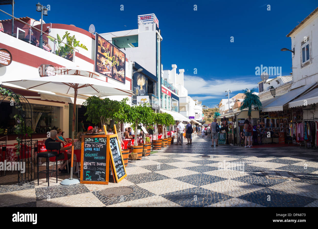 Albufeira shopping street summer old -Fotos und -Bildmaterial in hoher ...