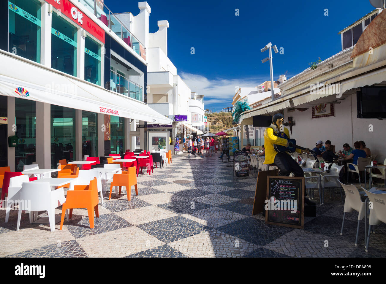 Albufeira shopping street summer old -Fotos und -Bildmaterial in hoher ...