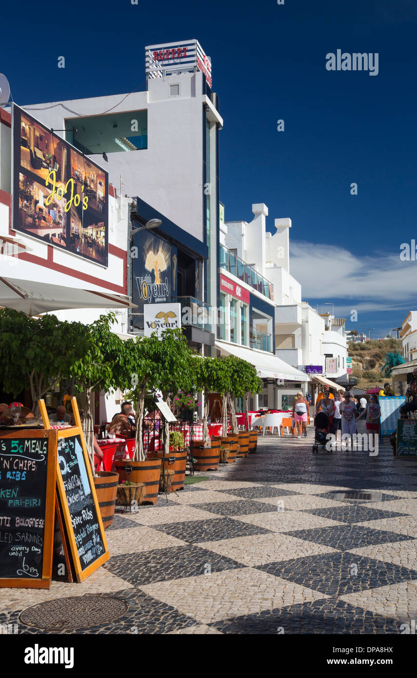 Albufeira shopping street summer old -Fotos und -Bildmaterial in hoher ...