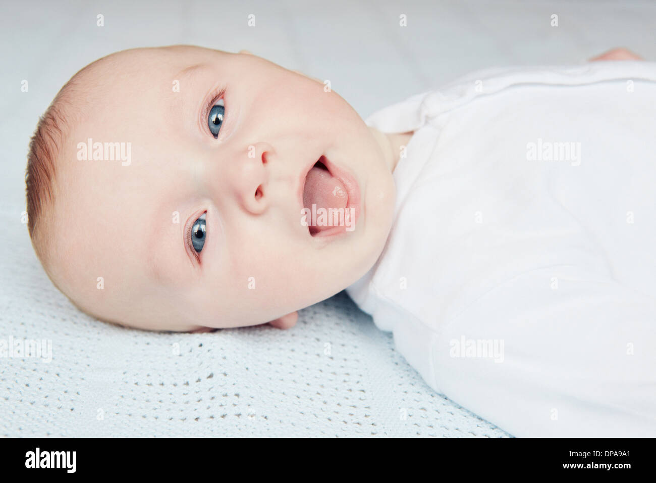 Baby mit der zunge heraus -Fotos und -Bildmaterial in hoher Auflösung ...