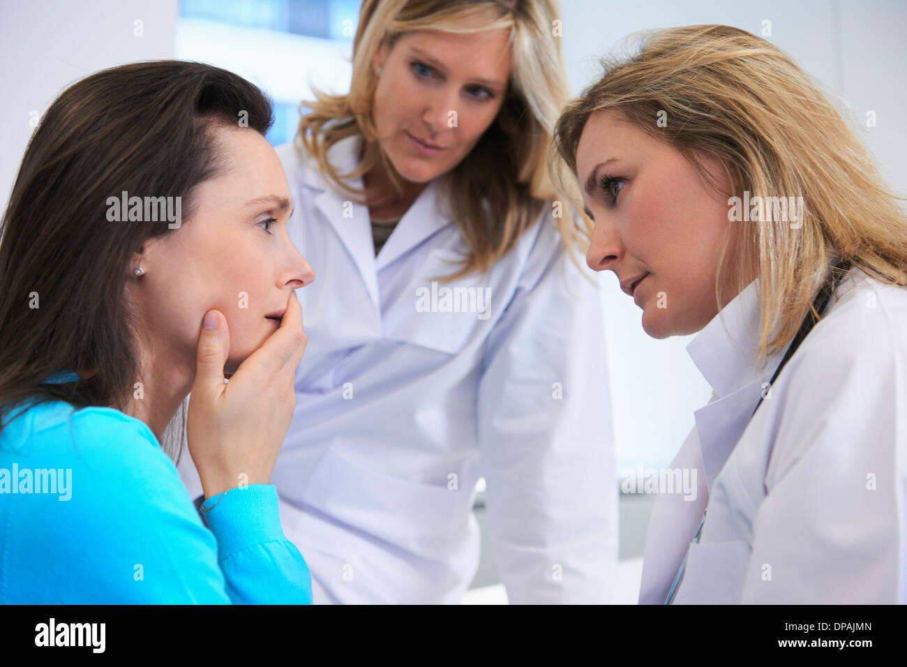 Female patient -Fotos und -Bildmaterial in hoher Auflösung – Alamy