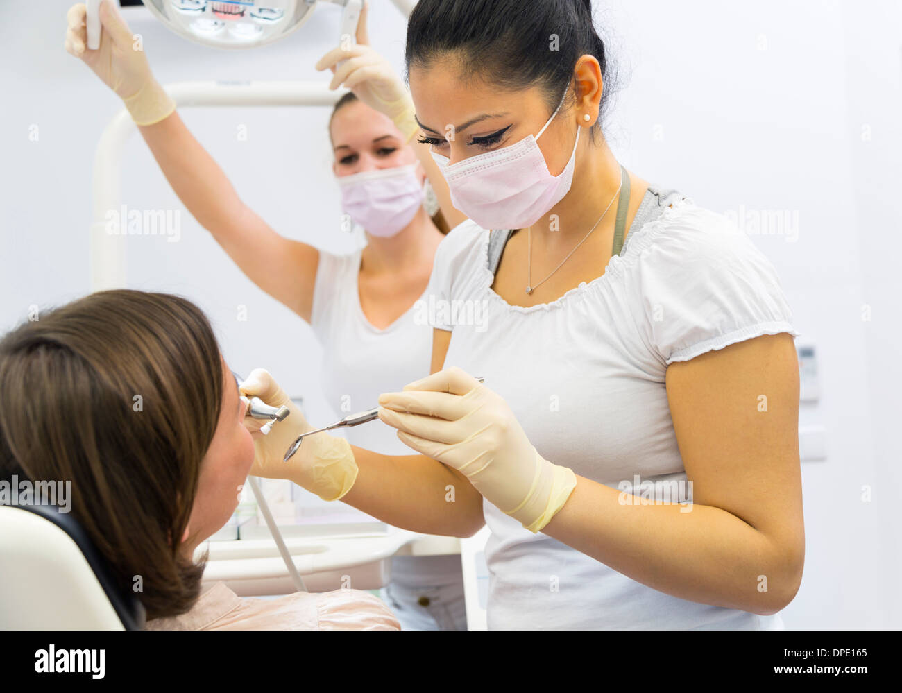 Weibliche patientin zahnartz -Fotos und -Bildmaterial in hoher ...