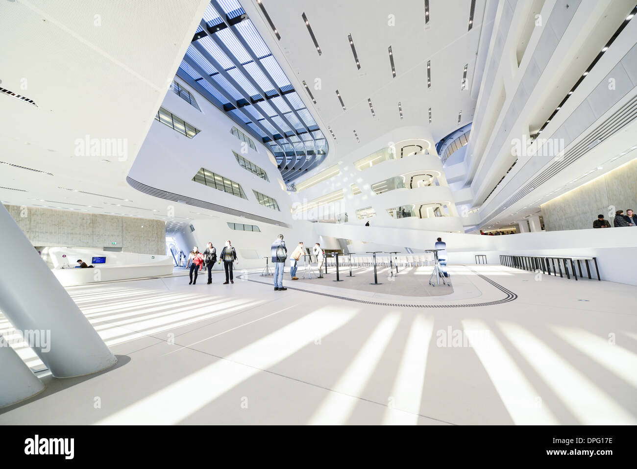 WU Campus Wien, der Wirtschaftsuniversität Wien und Business, LC ...