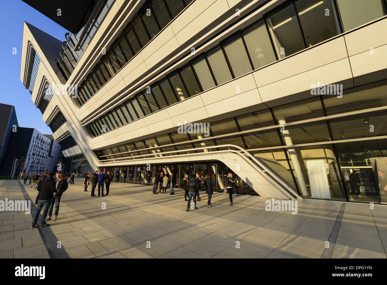 WU Campus Wien, der Wirtschaftsuniversität Wien und Business, LC ...