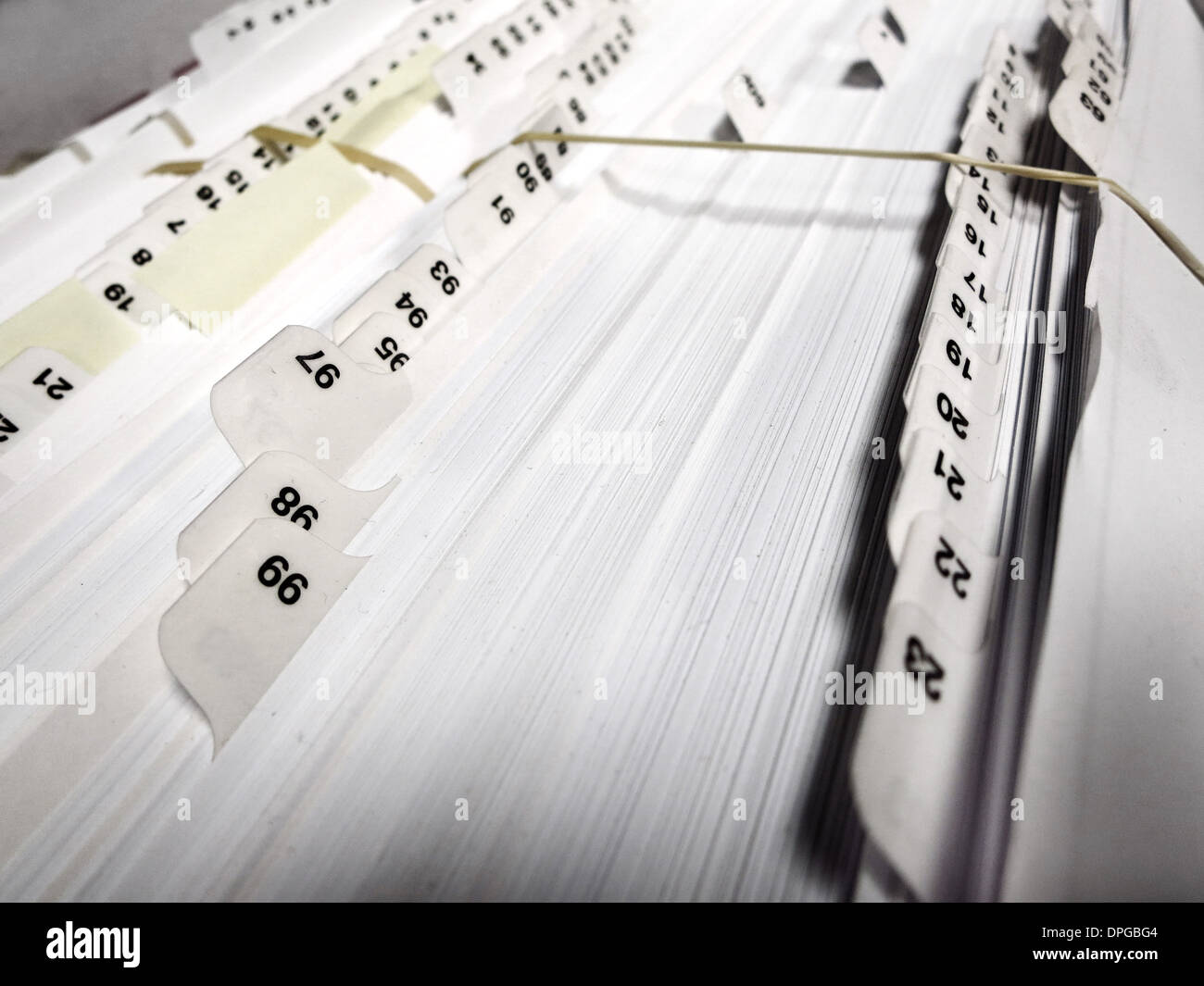 Registerkarten halten -Fotos und -Bildmaterial in hoher Auflösung – Alamy