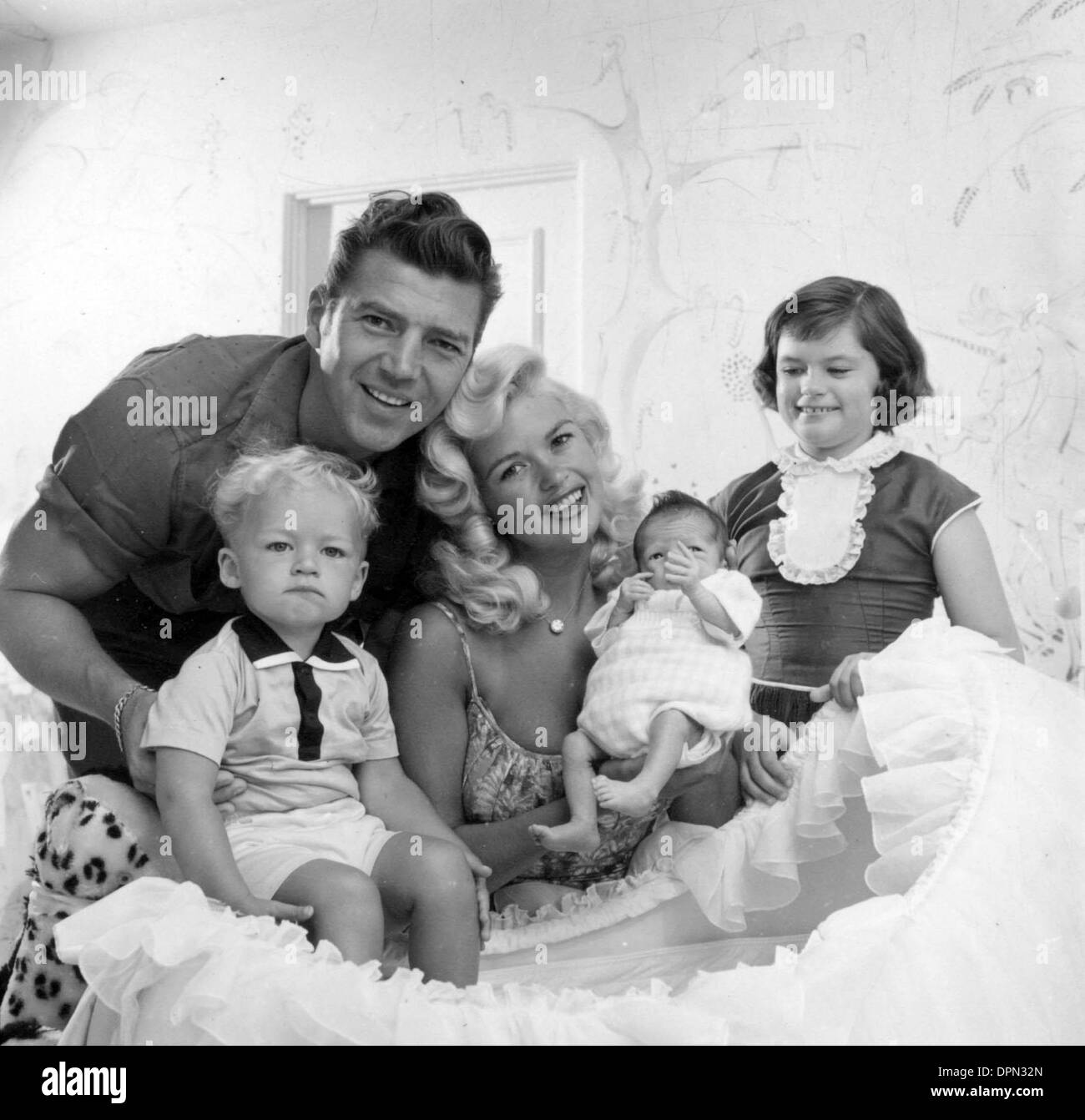 Jayne mansfield and mickey hargitay Schwarzweiß-Stockfotos und -bilder ...