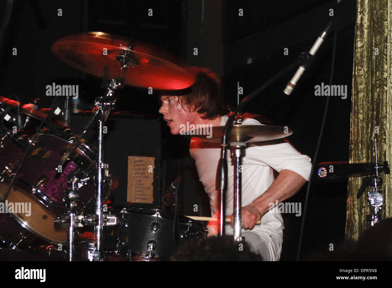 1. April 2009 - New York, New York, USA - "Late of the Pier" erklingt ...