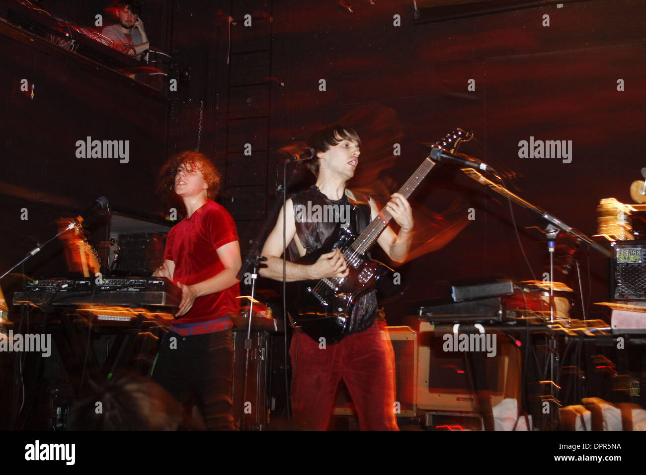 1. April 2009 - New York, New York, USA - "Late of the Pier" erklingt ...