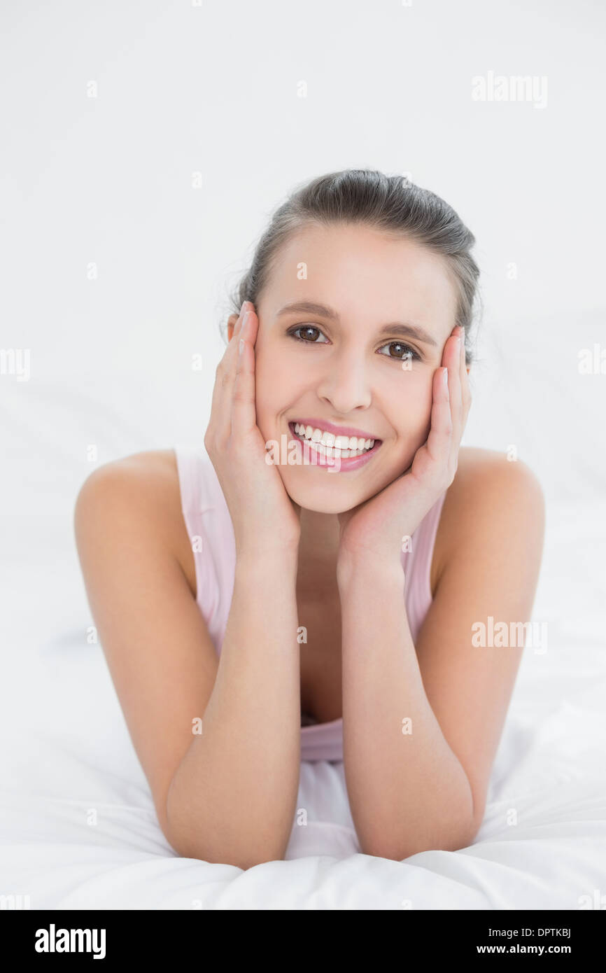 Frau gefesselt im bett -Fotos und -Bildmaterial in hoher Auflösung – Alamy