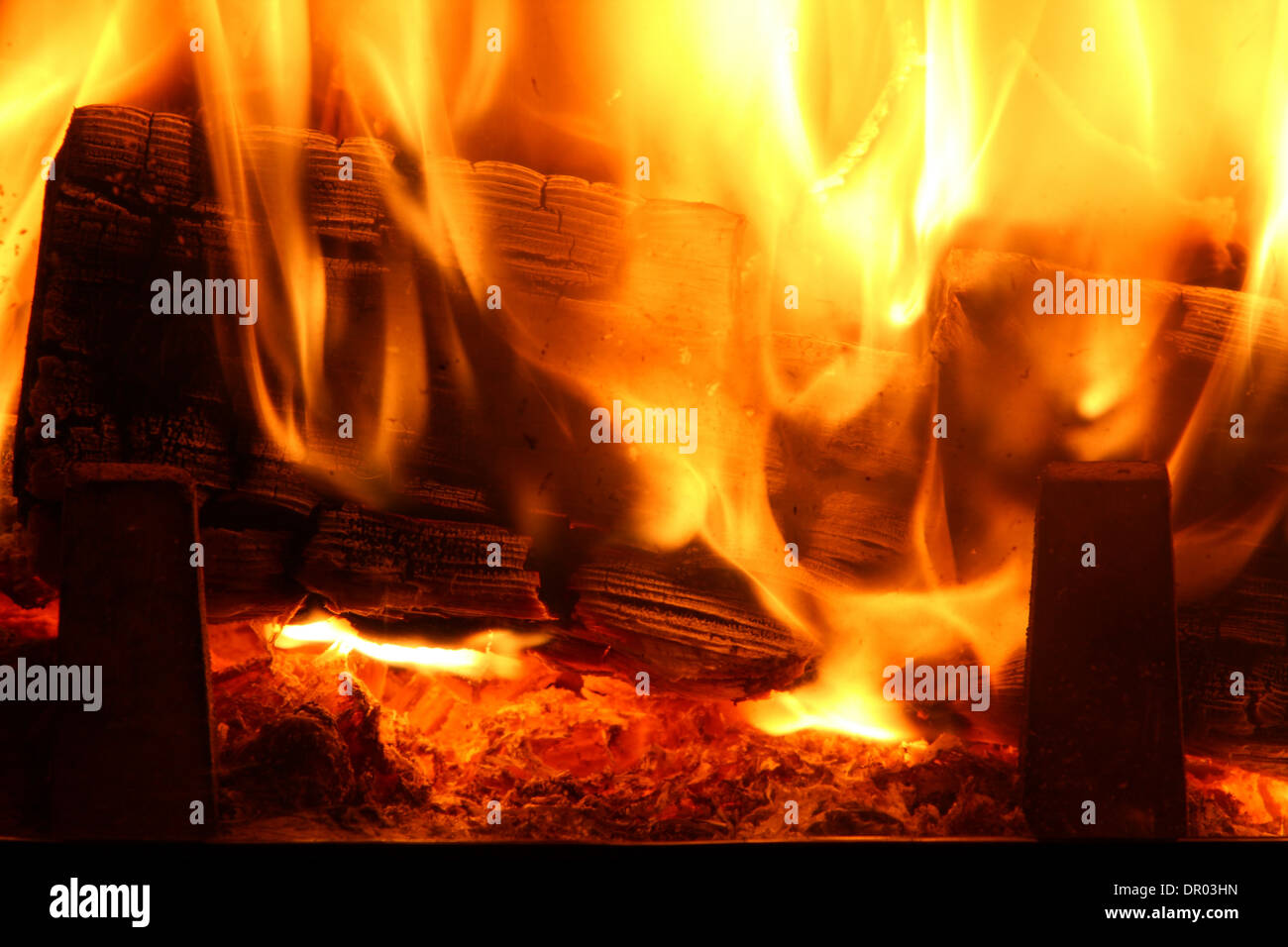 Holzofen im heimischen Holzofen Stockfotografie - Alamy