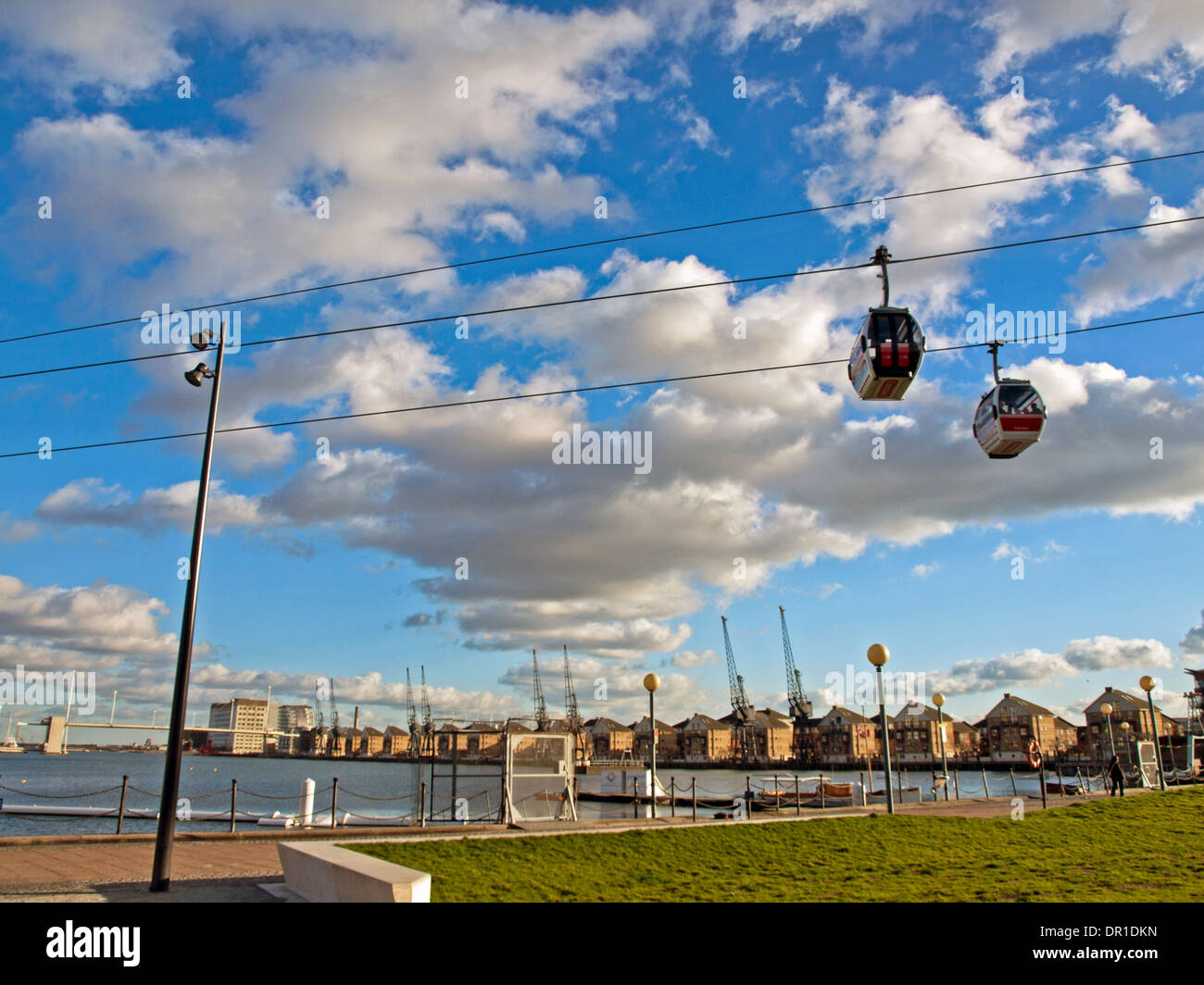 Gondeln emirieren seilbahn -Fotos und -Bildmaterial in hoher Auflösung ...