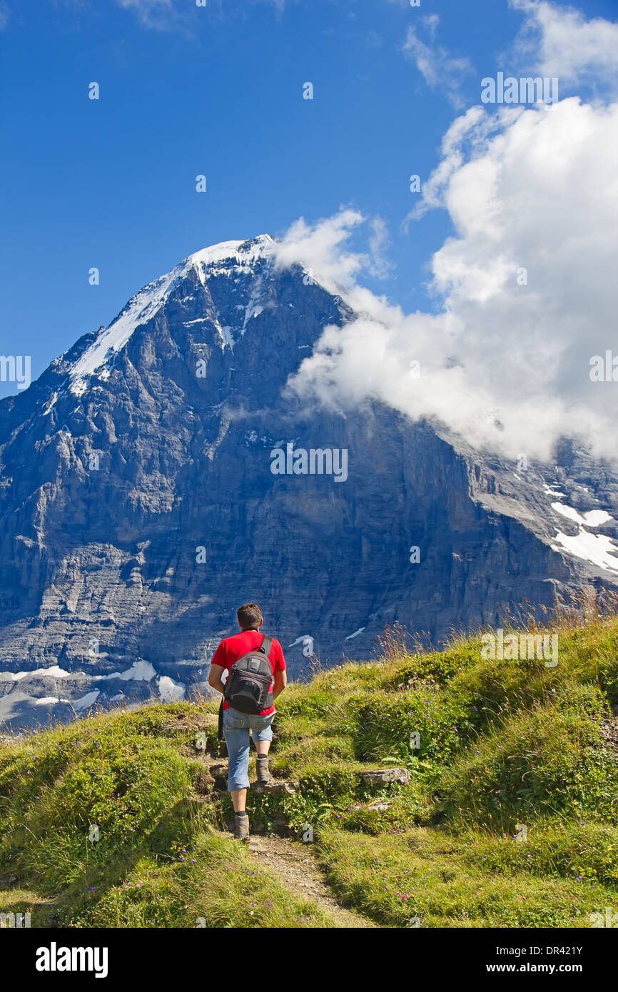 Wandern in den Schweizer Alpen. Mount Eiger in der Jungfrauregion ...