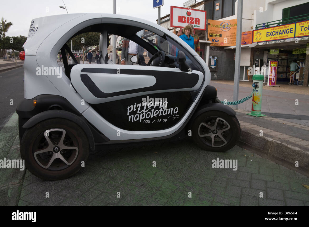 Pizza delivery car Stockfotos und -bilder Kaufen - Alamy