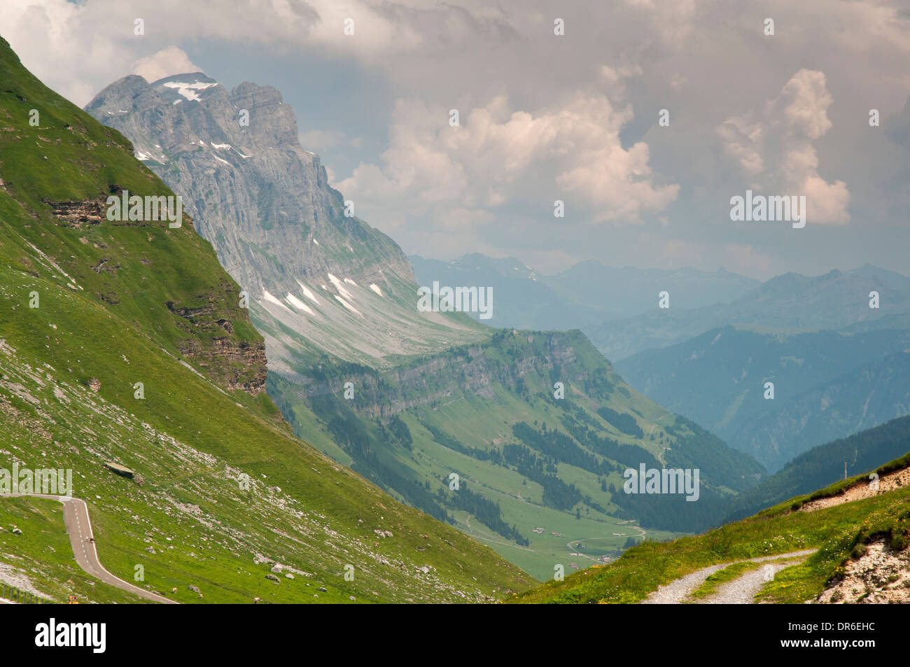 Im aufstieg zum klausenpass -Fotos und -Bildmaterial in hoher Auflösung ...