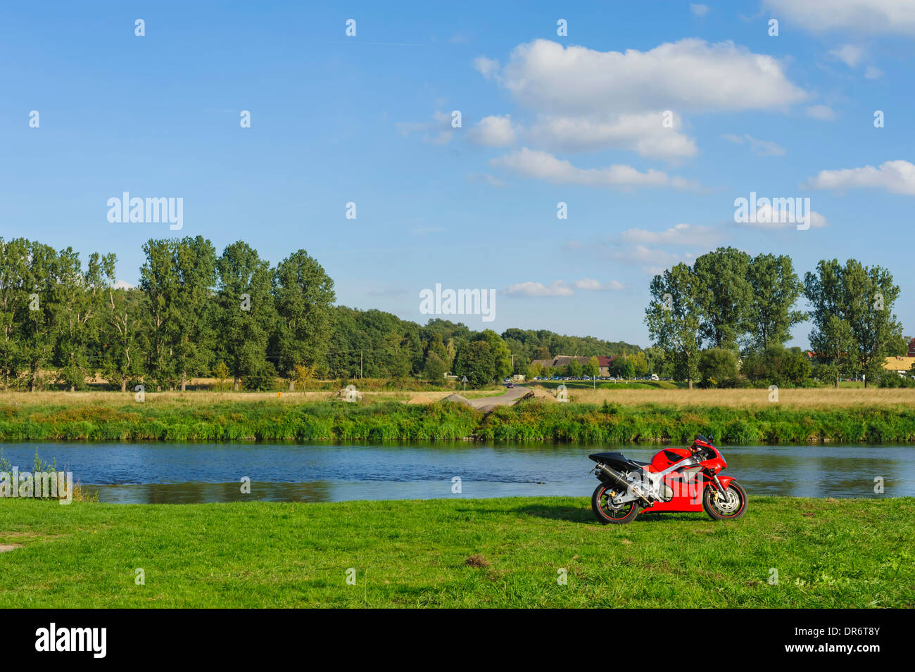 Rotes motorrad -Fotos und -Bildmaterial in hoher Auflösung – Alamy