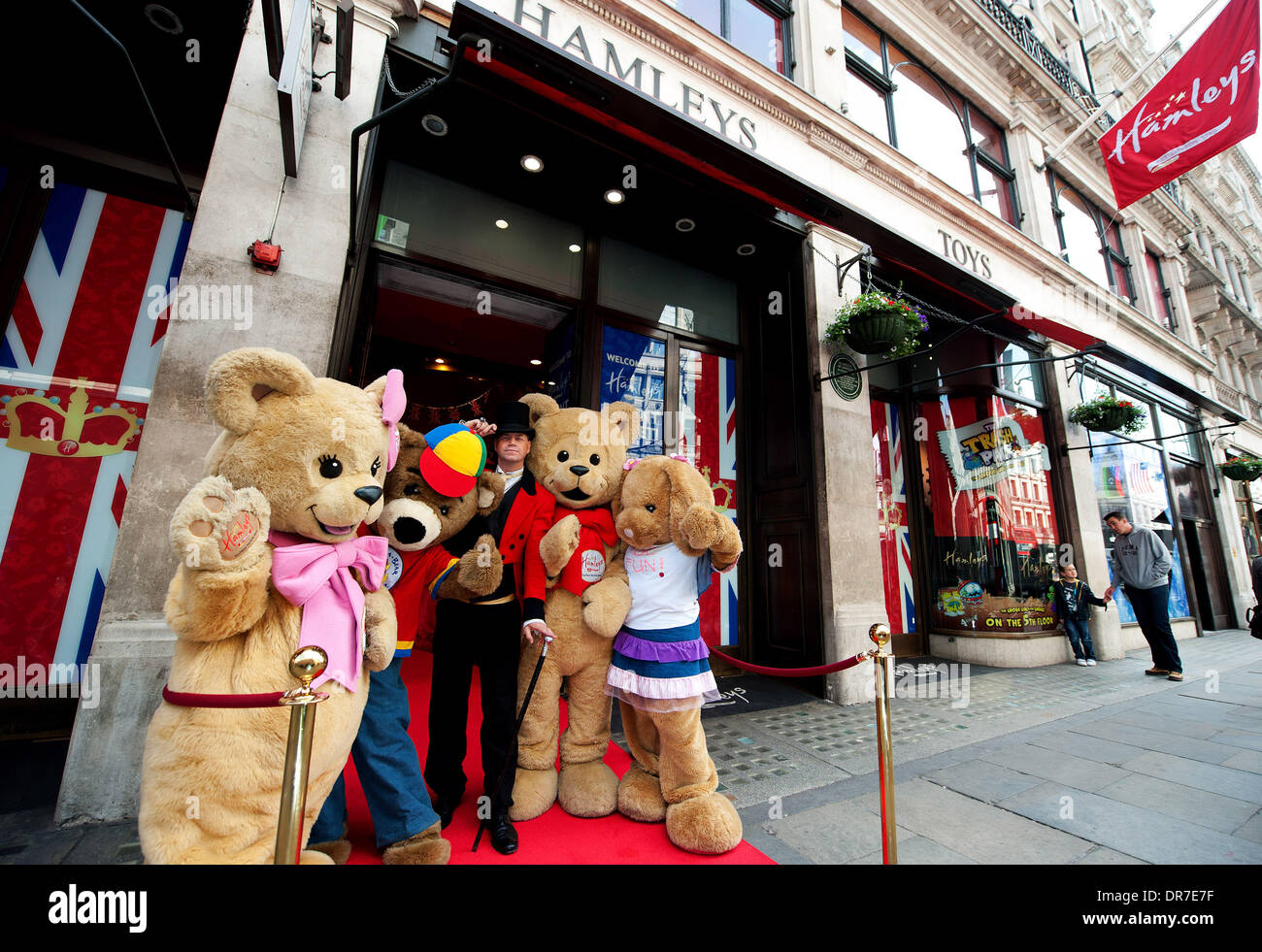 Hamleys bear -Fotos und -Bildmaterial in hoher Auflösung – Alamy