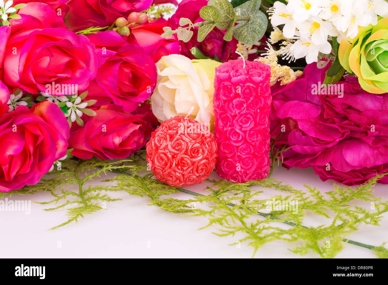 Kerzen rosen -Fotos und -Bildmaterial in hoher Auflösung – Alamy