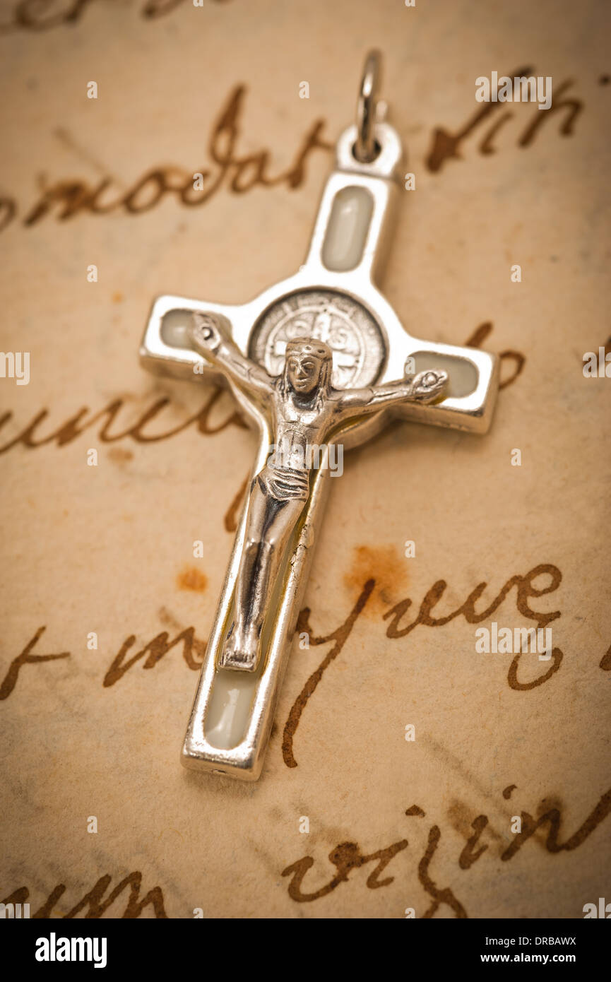 Kreuz kruzifix beten -Fotos und -Bildmaterial in hoher Auflösung – Alamy