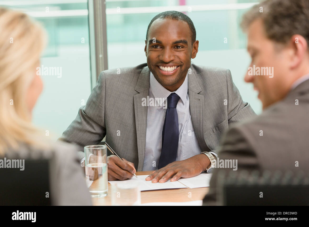 Room full of notes -Fotos und -Bildmaterial in hoher Auflösung – Alamy