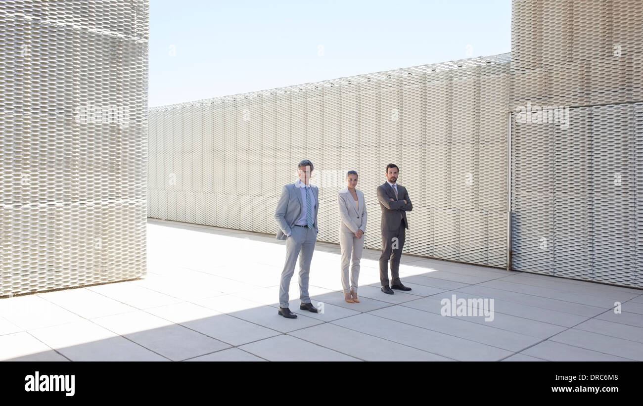 Stehende menschen -Fotos und -Bildmaterial in hoher Auflösung – Alamy