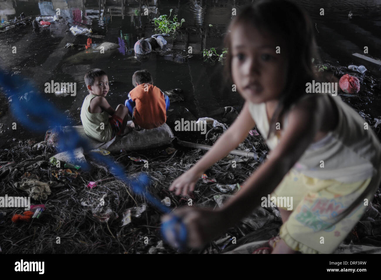 Slum housing manila philippines -Fotos und -Bildmaterial in hoher Auflösung - Seite 2 - Alamy