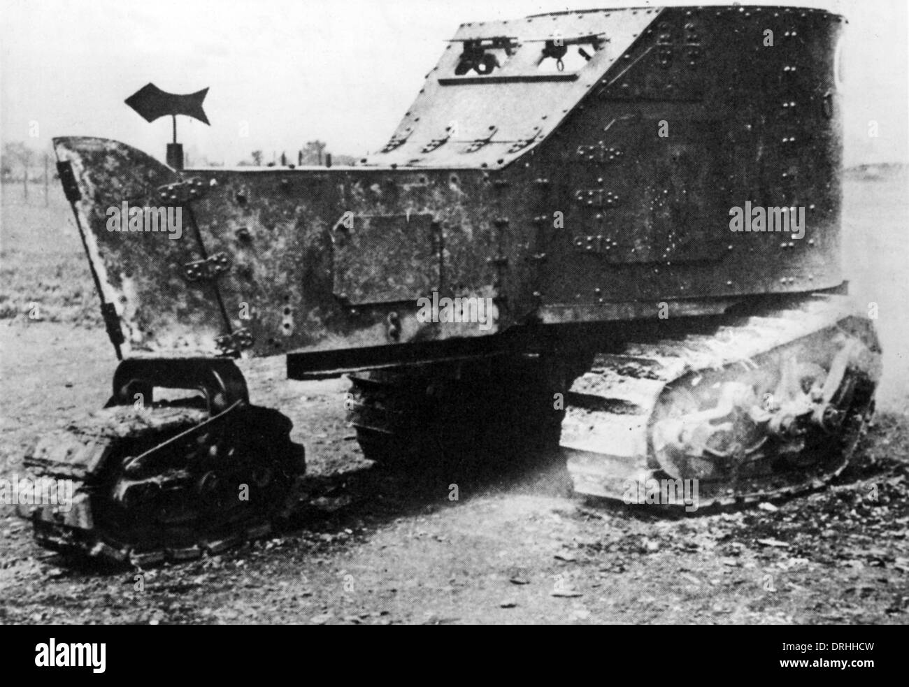 Traktor mit gleiskettenfahrzeugen -Fotos und -Bildmaterial in hoher ...