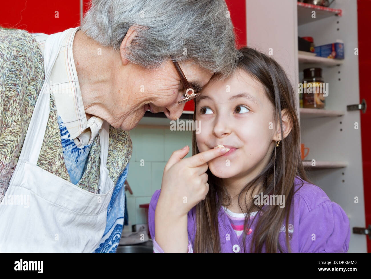 Grandmother grandchild -Fotos und -Bildmaterial in hoher Auflösung – Alamy