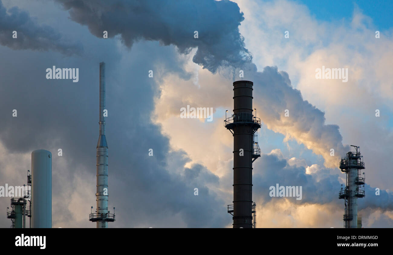 Detroit, Michigan - The Marathon Petroleum Raffinerie. Die Raffinerie ...
