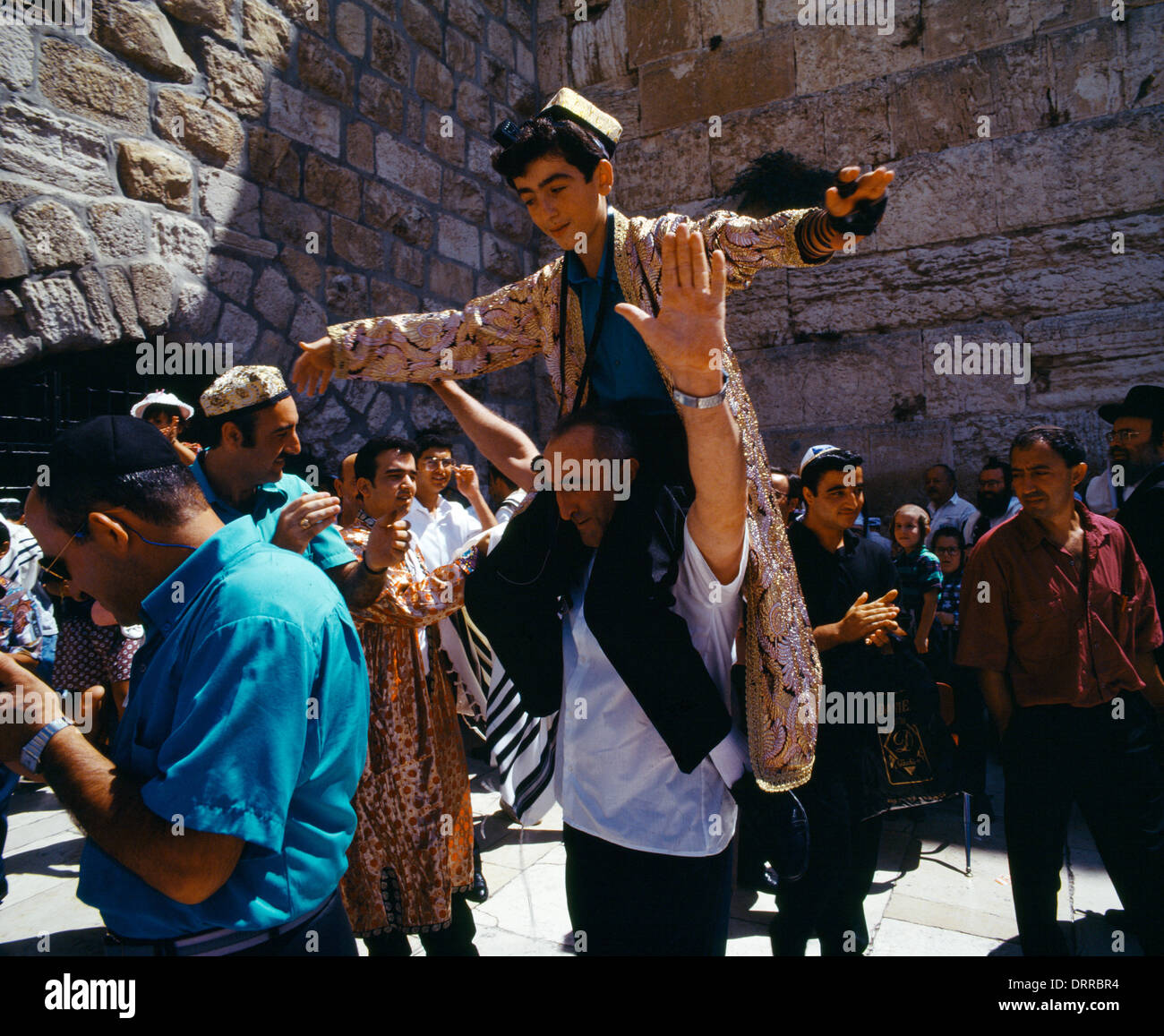 Juden tanzen klagemauer -Fotos und -Bildmaterial in hoher Auflösung – Alamy