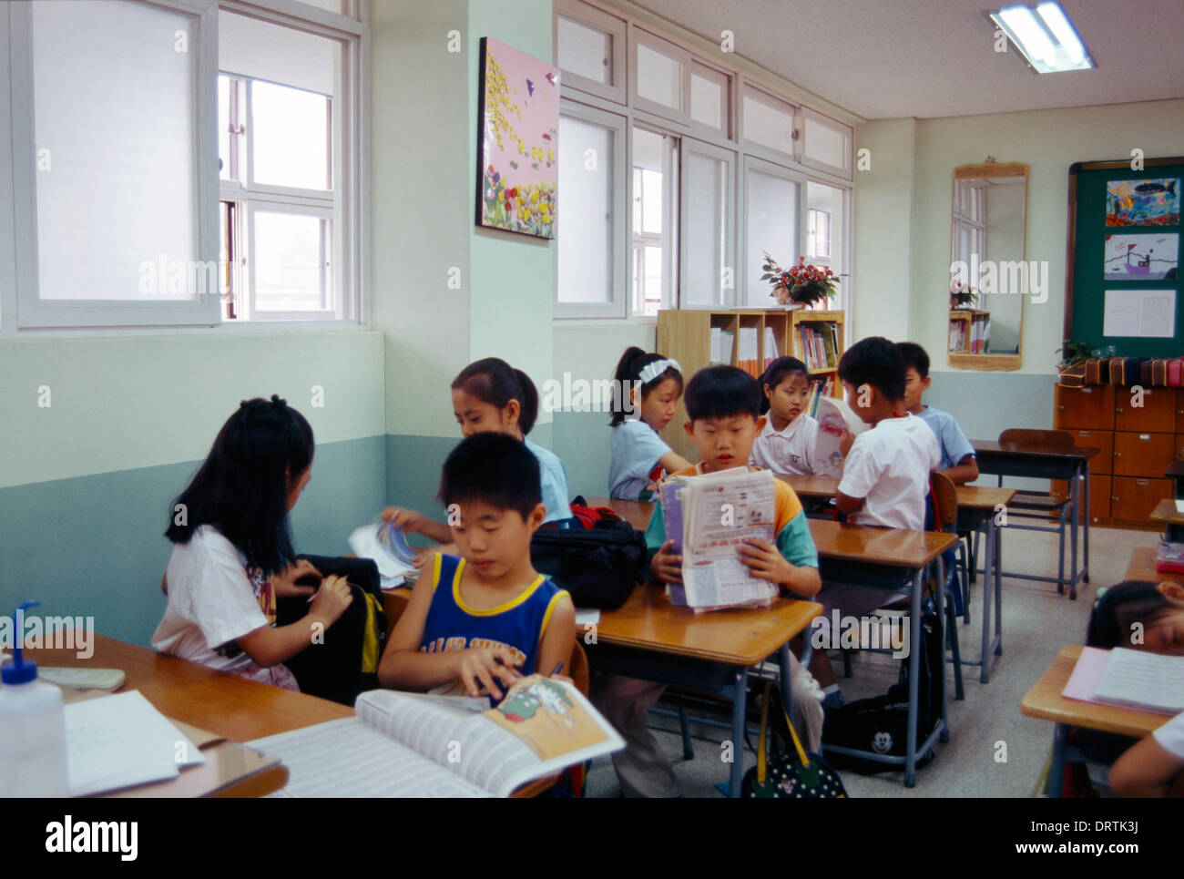 South korea school class -Fotos und -Bildmaterial in hoher Auflösung ...