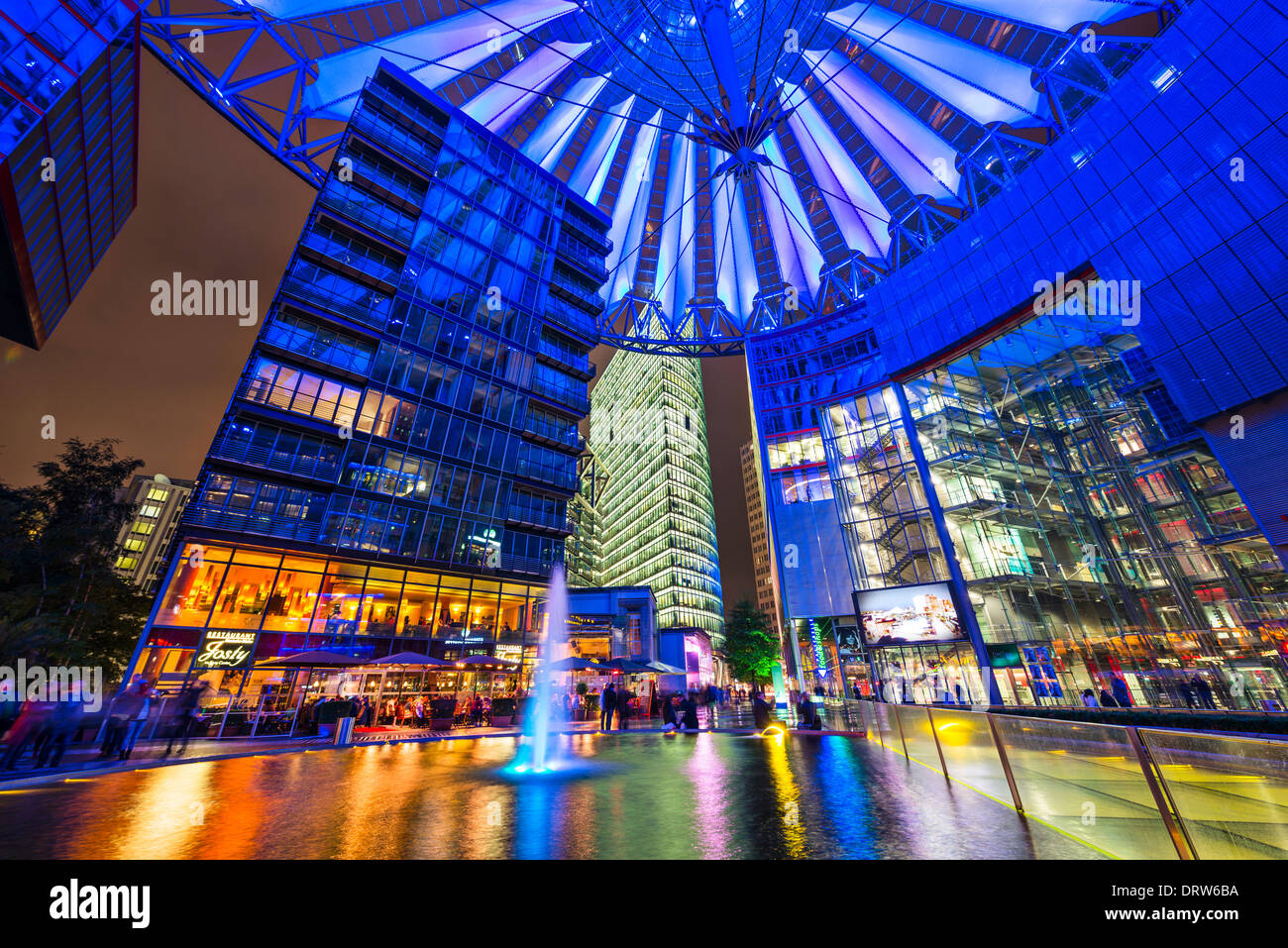 Deutschland berlin sony zentrum -Fotos und -Bildmaterial in hoher ...
