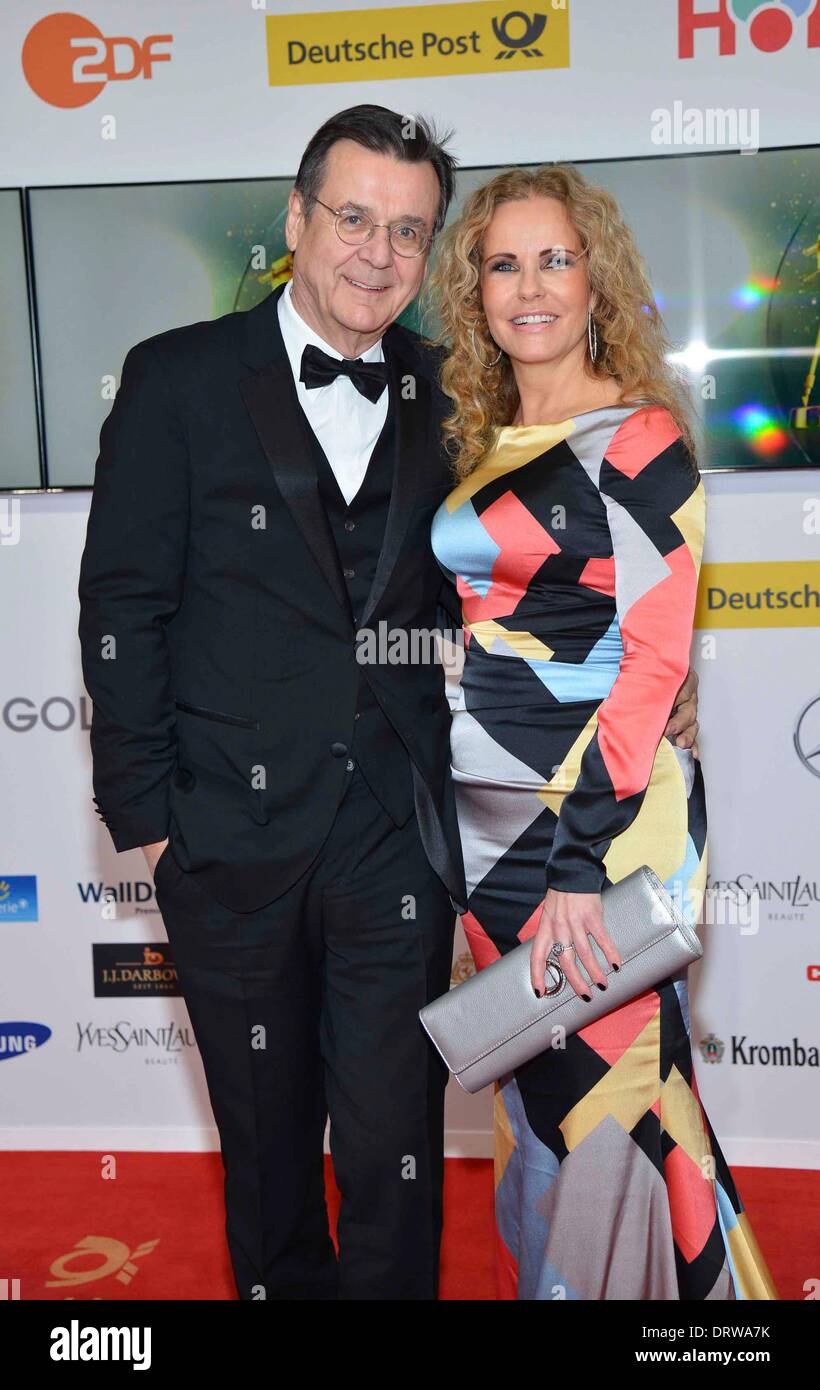 Katja Burkard Mann Hans Mahr kommt bei 49Die Goldene Kamera 2014 im ...
