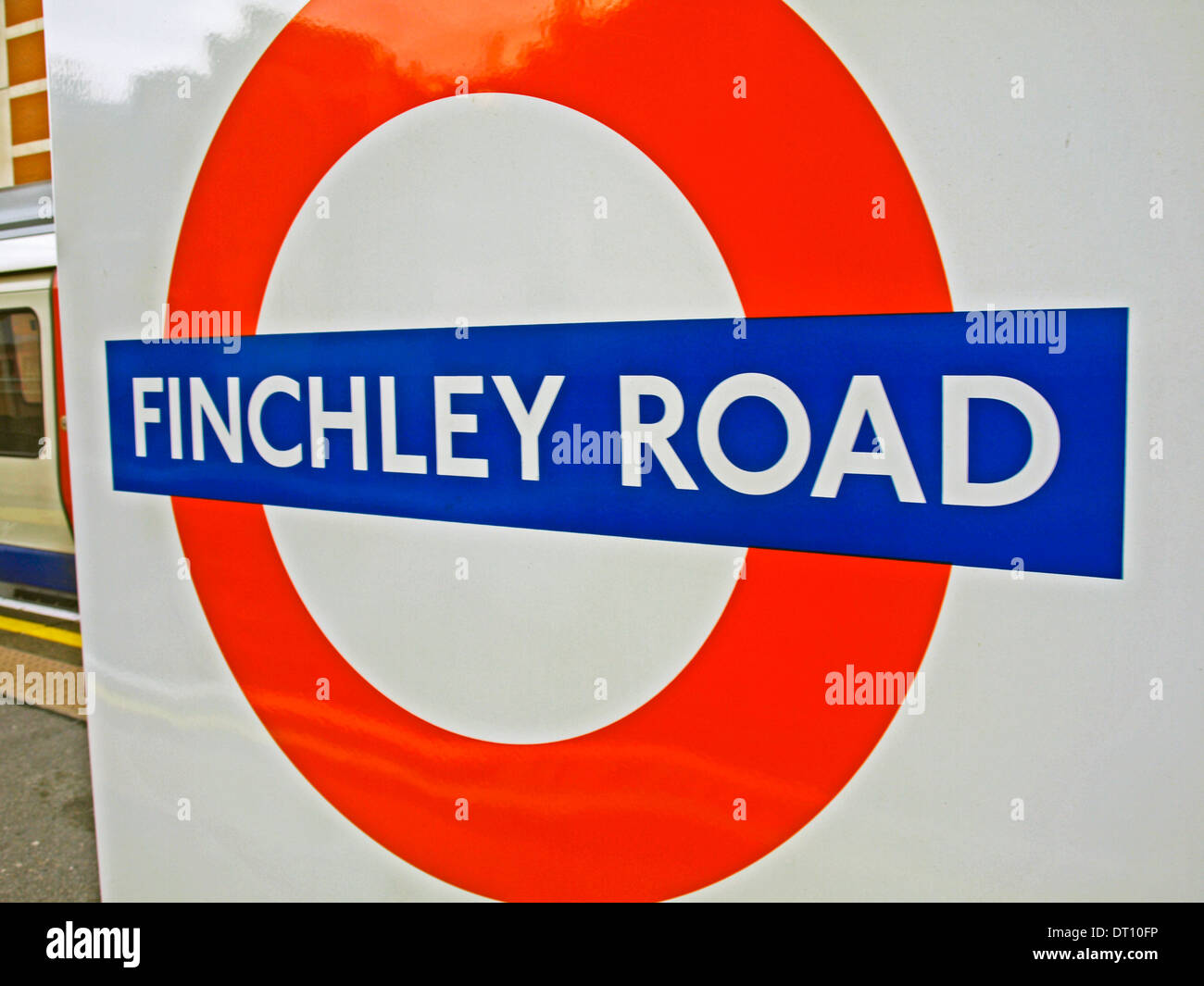 U bahn roundel logo -Fotos und -Bildmaterial in hoher Auflösung – Alamy