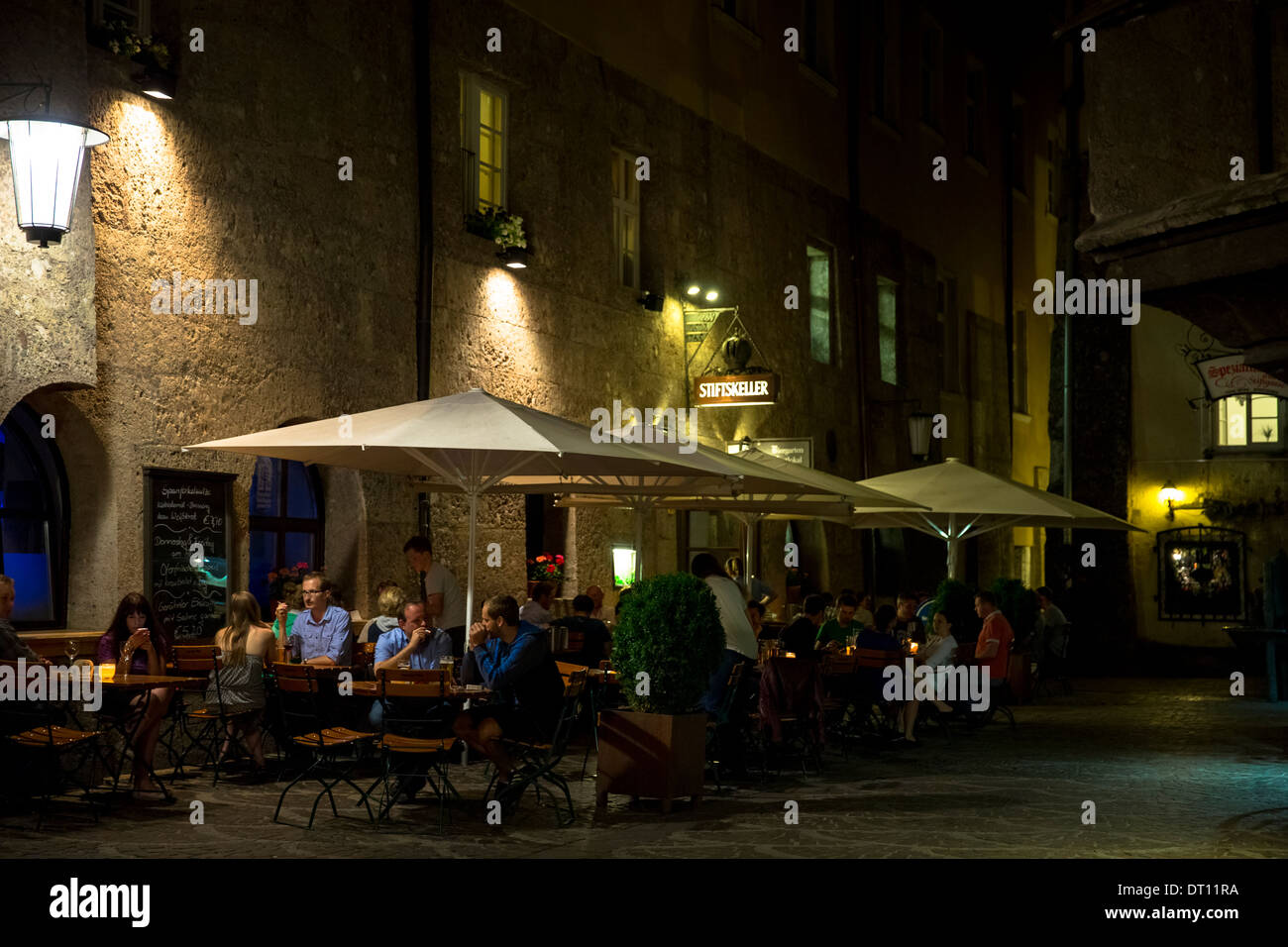 Bierkeller bier stiftgasse -Fotos und -Bildmaterial in hoher Auflösung ...