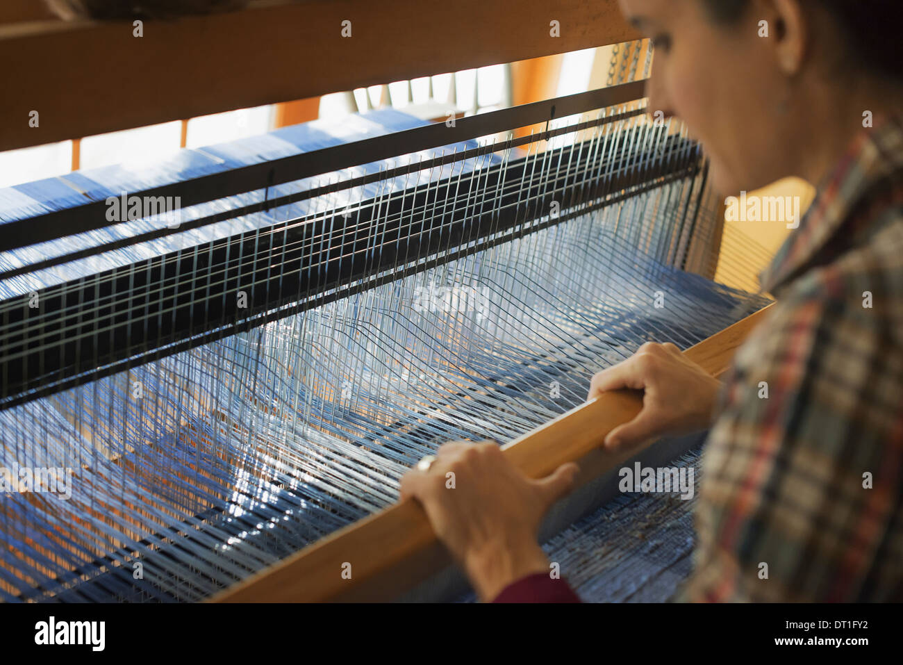 Industrieller holzwebstuhl -Fotos und -Bildmaterial in hoher Auflösung – Alamy