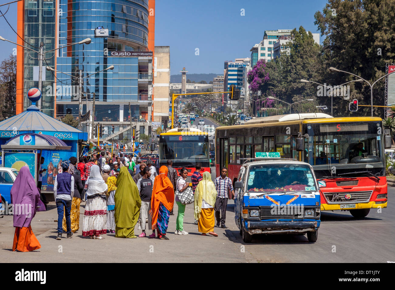 Afrikanische busse -Fotos und -Bildmaterial in hoher Auflösung – Alamy