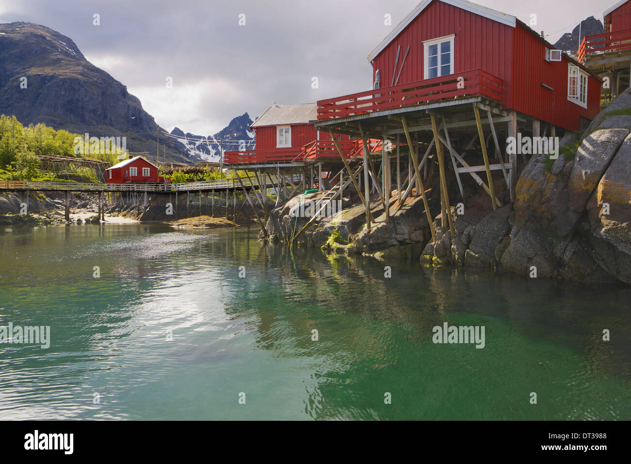Rote rorbu hütten norwegen -Fotos und -Bildmaterial in hoher Auflösung ...