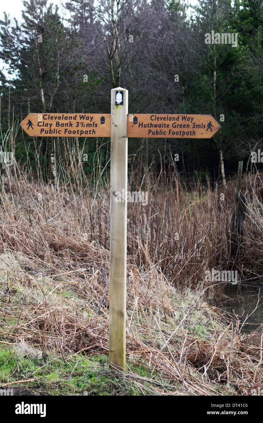 Cleveland Way Langstrecken Fußweg Wegweiser im Carlton auf Osten Ton ...